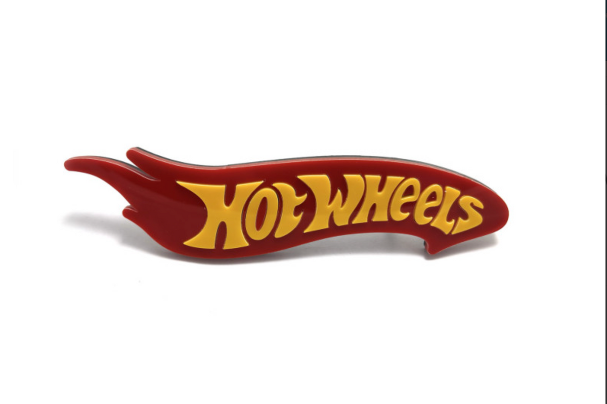 Radiator grille emblem with Hot Wheels logo – decoinfabric